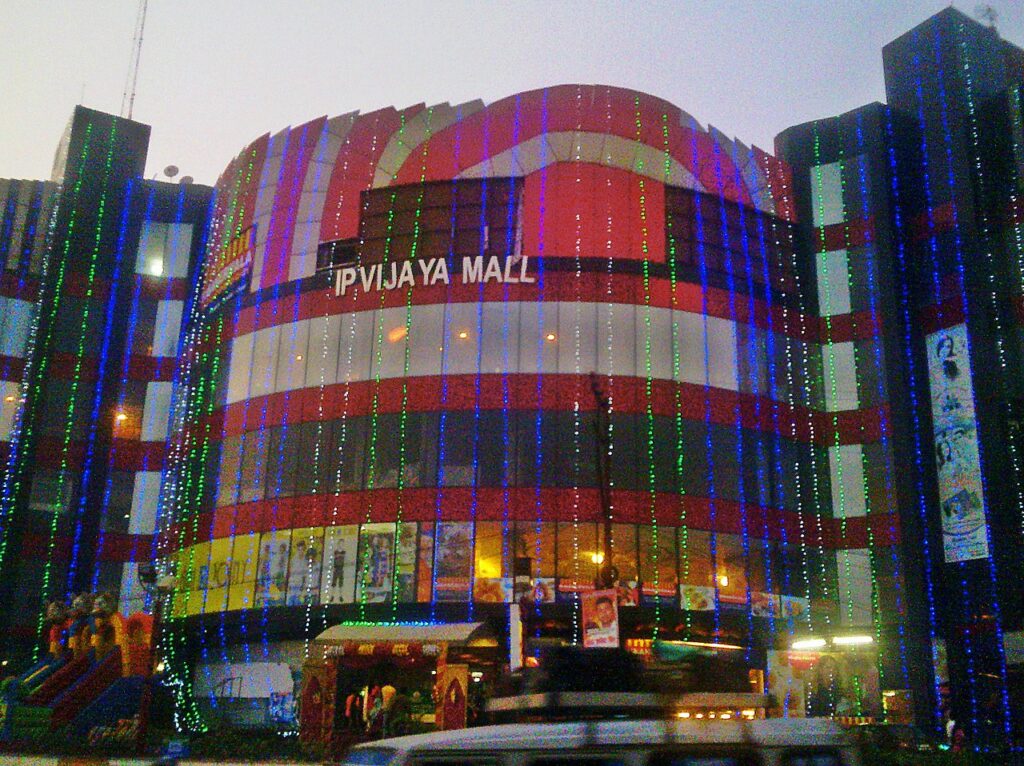6 Best Shopping Malls in Varanasi | Banaras Trip
