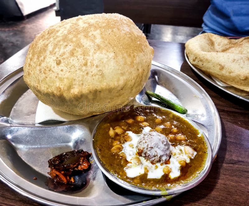 16 Famous Street Food in Varanasi You Must Try | Banaras Trip